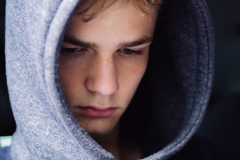 Haarausfall beim Teenager: Ursachen und Behandlungsmöglichkeiten ...